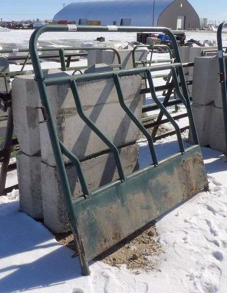 V-517 Behlen Country Feeder Panel - Pickett Auction Service