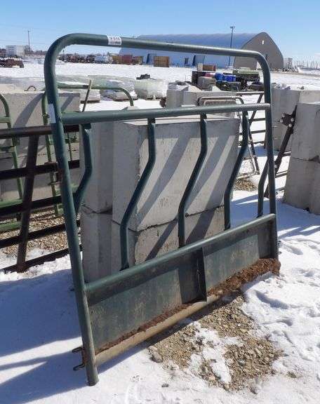 V-516 Behlen Country Feeder Panel - Pickett Auction Service