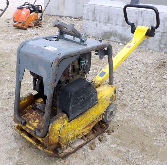 V-1283 Wacker-Neuson Plate Compactor - Pickett Auction Service