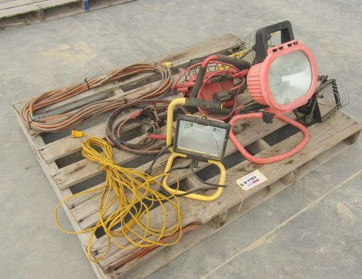 V-1161 Work lights + Extension Cords - Pickett Auction Service