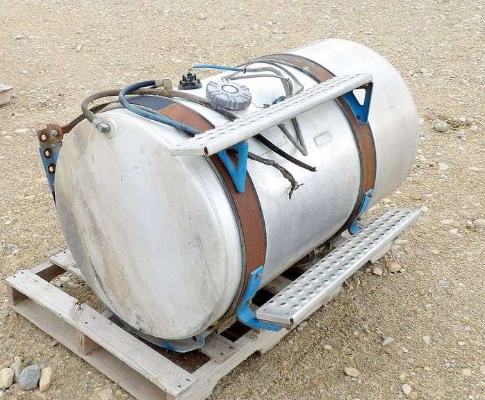 G-272 Truck Fuel Tank - Pickett Auction Service
