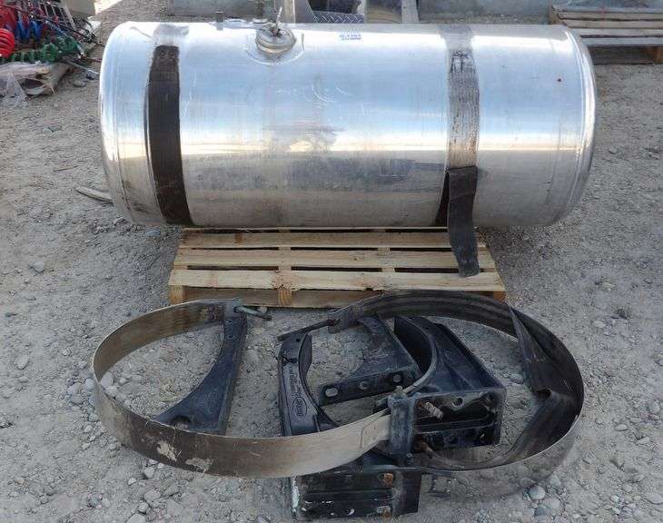 G-1361 Semi Fuel Tank - Pickett Auction Service