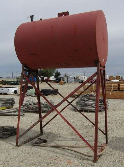 G-882 Fuel Tank On Stand - Pickett Auction Service