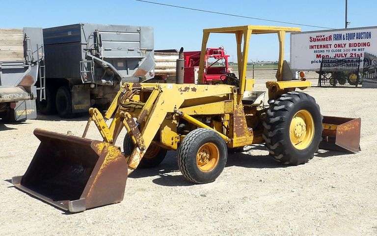 R-1434 Massey Ferguson 40 Skip Loader - Pickett Auction Service