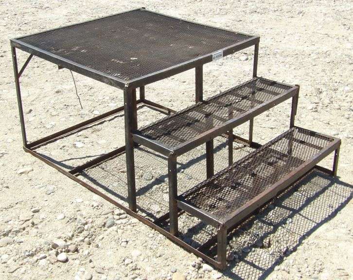 U-1036 Metal Steps - Pickett Auction Service
