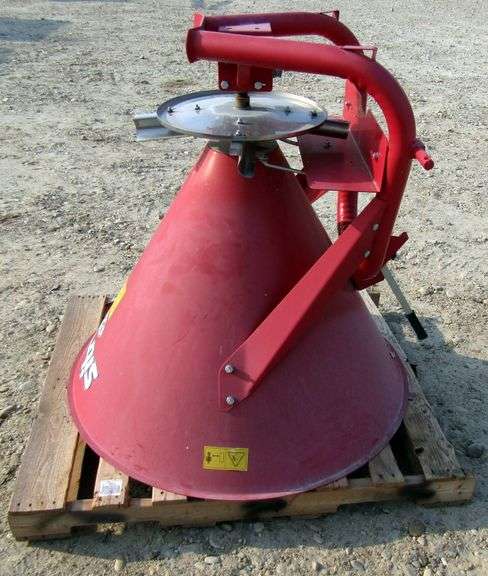 U-1452 Stirex Broadcast Spreader - Pickett Auction Service