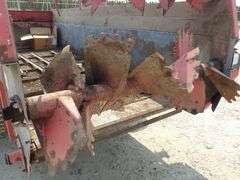 U-1438 Gehl Manure Spreader - Pickett Auction Service