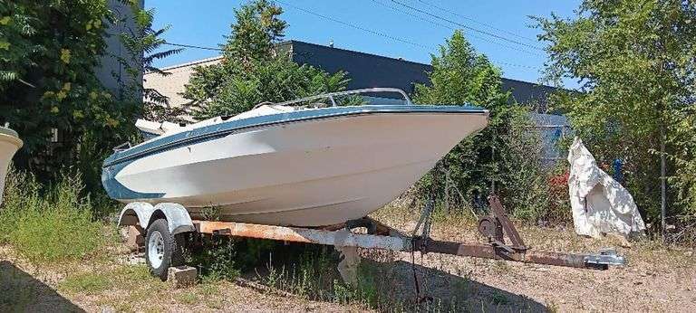 1990 BOAT TRAILER W/GLASTRON BOAT - Peak Auto Auctions