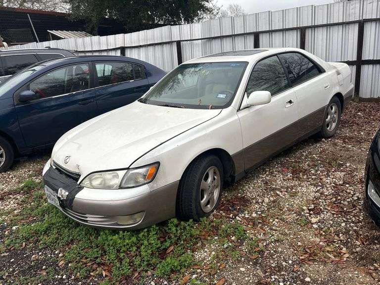 1997 LEXUS ES - Peak Auto Auctions