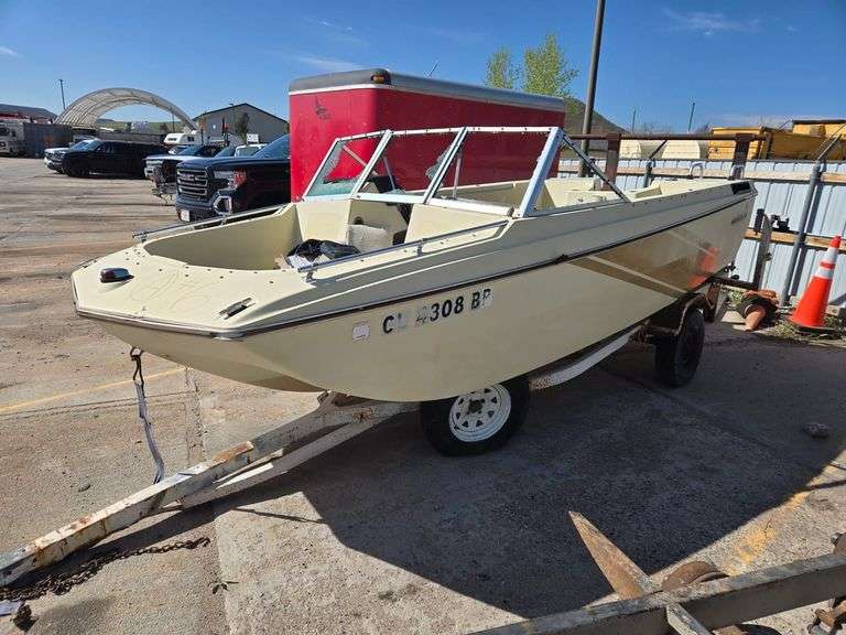 BOS PARTS ONLY -19 INVADER BOAT - Peak Auto Auctions