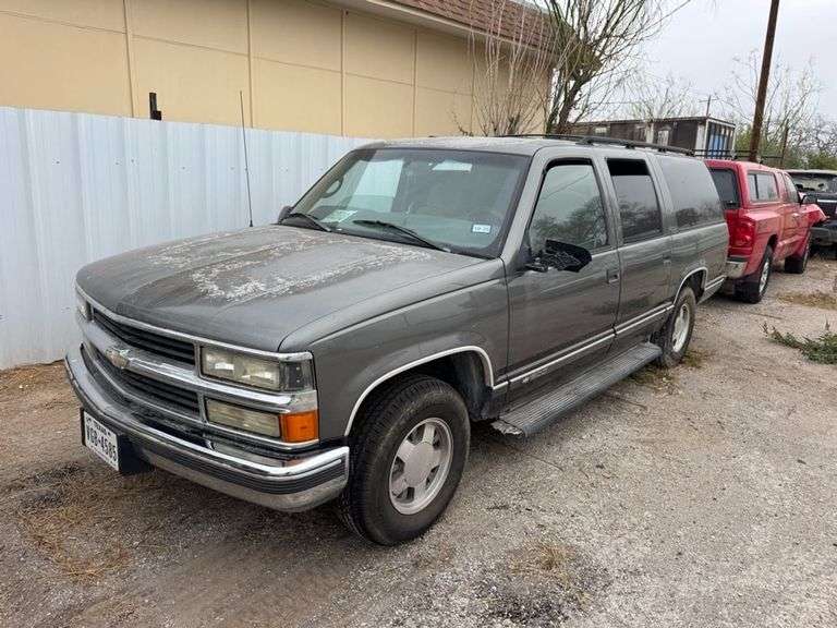 1999 CHEVROLET SUBURBAN - Peak Auto Auctions