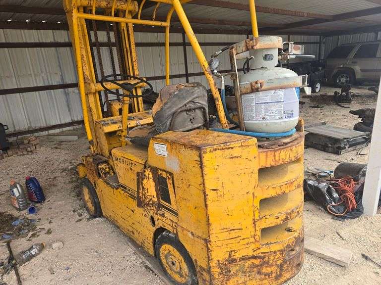 - WHITE/MOBILIFT FORKLIFT - Peak Auto Auctions
