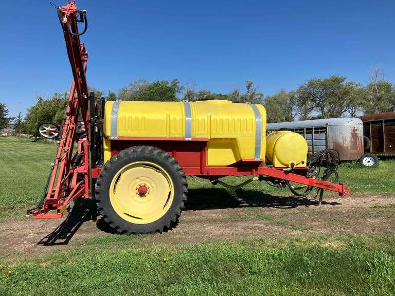 Hiniker Pull-type Sprayer - Offsite - Peterson Land & Auction LLC