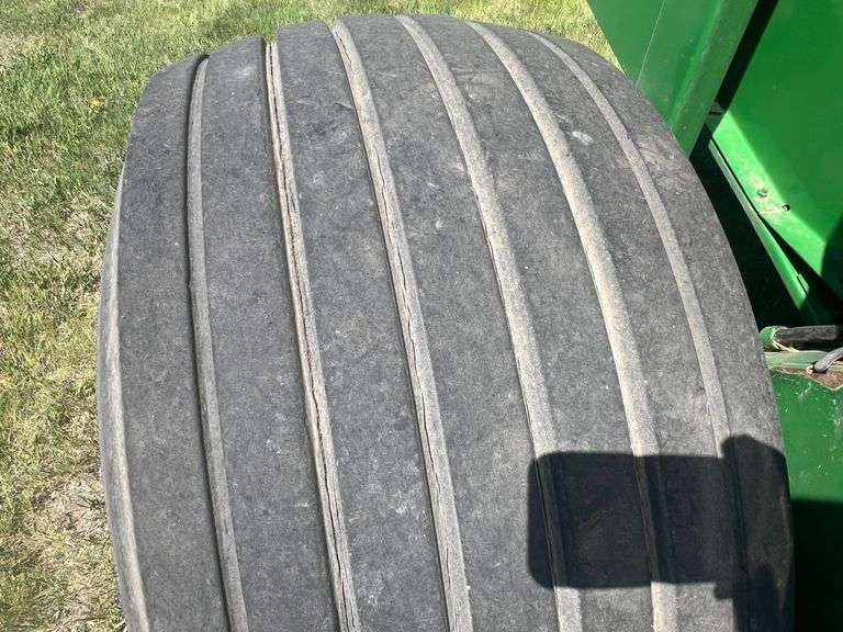 2010 John Deere 568 Round Baler - Peterson Land & Auction LLC