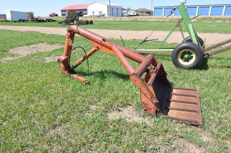 Ford Single Arm Loader with 39" Bucket - Peterson Land & Auction LLC