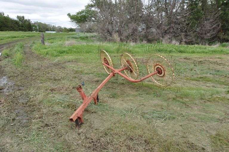 Sitrex 3 pt 3-wheel Finger Rake - Offsite - Peterson Land & Auction LLC