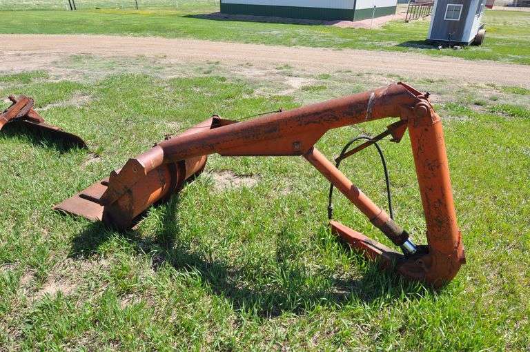 Ford Single Arm Loader with 39" Bucket - Peterson Land & Auction LLC