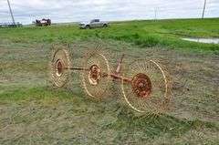 Sitrex 3 pt 3-wheel Finger Rake - Offsite - Peterson Land & Auction LLC