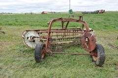 IH 16 Side-Delivery Rake - RH - Offsite - Peterson Land & Auction LLC