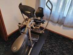 Octane Fitness xR6ce Seated Elliptical - Peterson Land & Auction LLC
