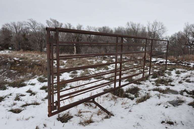 HD 6' x 24' Free Standing Panel w/12' Gate - Peterson Land & Auction LLC