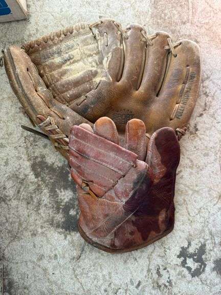 Baseball Mitts - Prime Time Auctions, Inc.