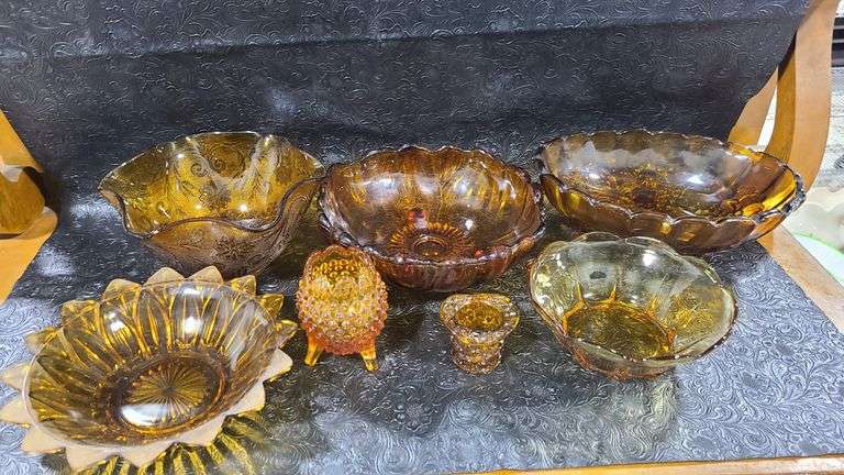 Assorted Amber Glass and Marigold Glass Pieces - Prime Time Auctions, Inc.