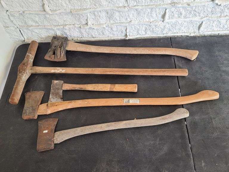 Axe's, Hatchet - Prime Time Auctions, Inc.