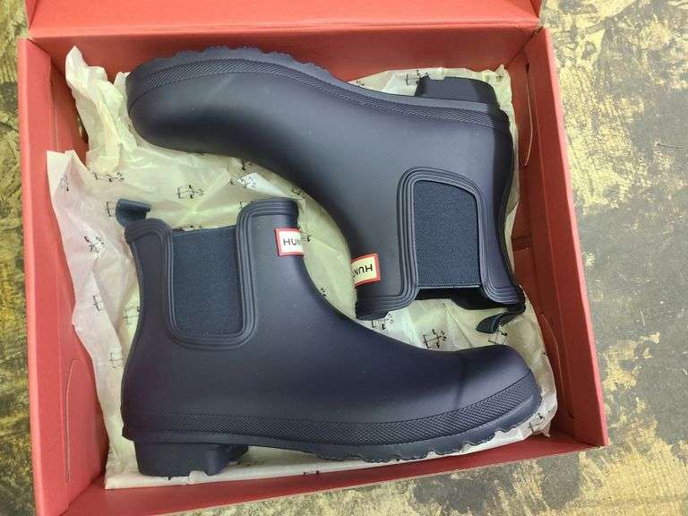 Women's 10: Hunter Chelsea Boot - Prime Time Auctions, Inc.