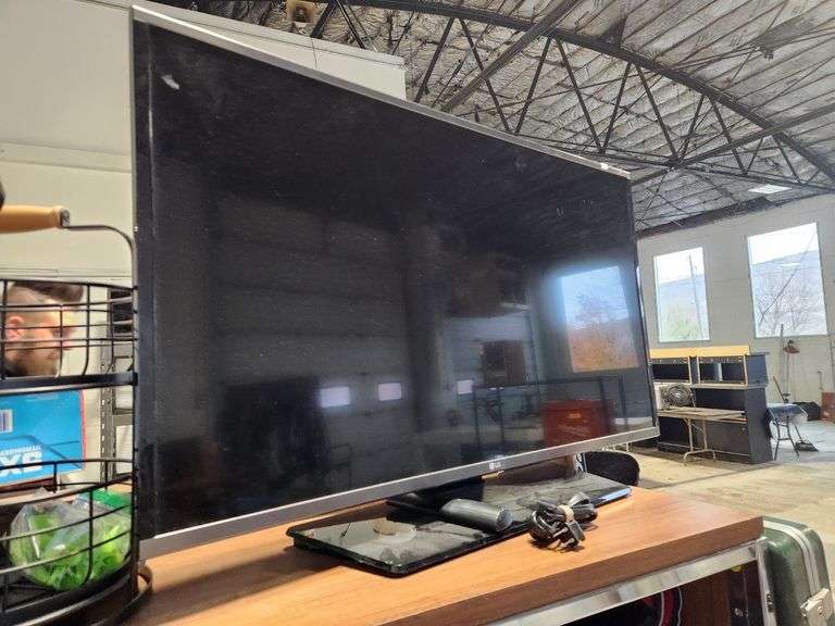 LG Flat Screen Smart TV - Prime Time Auctions, Inc.
