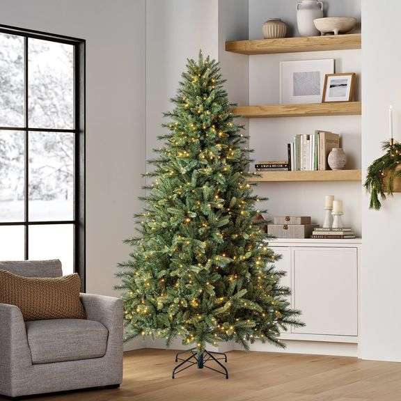 *Pre-Lit 7.5 FT Augusta Pine Tree - Prime Time Auctions, Inc.