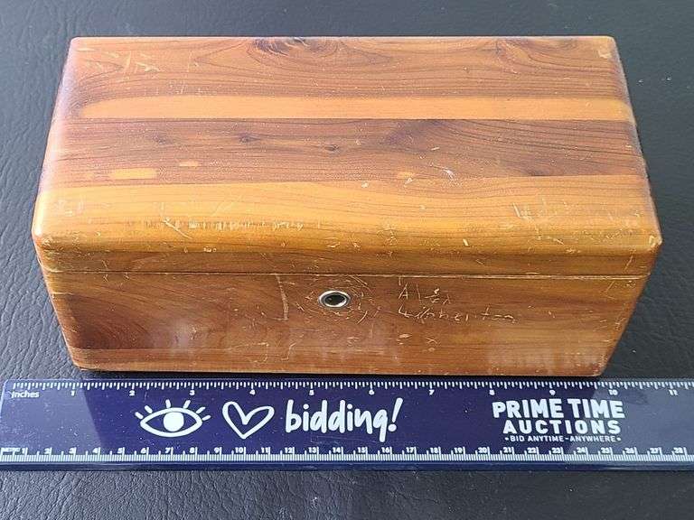 Men's Lane Cedar Box with Contents - Prime Time Auctions, Inc.