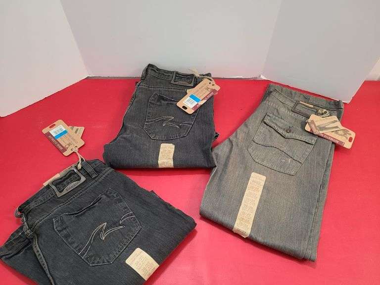 3) Men's Plugg Jeans - Prime Time Auctions, Inc.