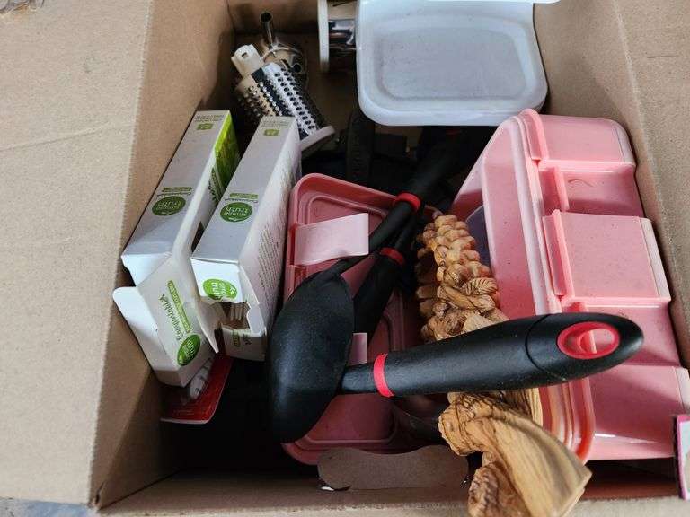 Box Of Kitchen Items - Prime Time Auctions, Inc.