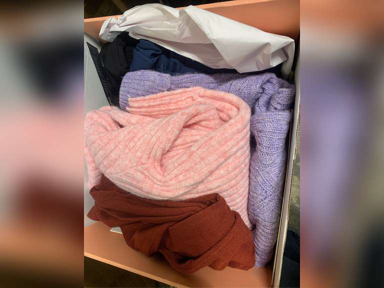 Box of mix clothes (Women, size M) 50 - Quarter Price