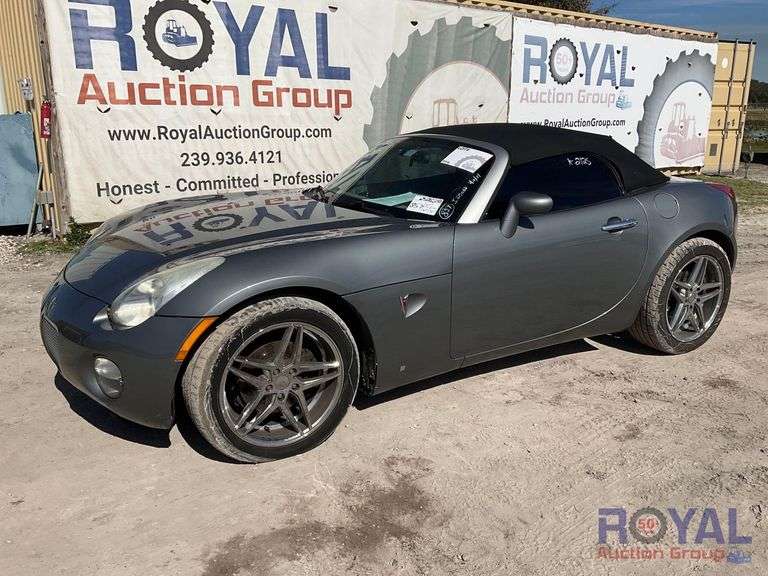 2006 Pontiac Solstice Coupe Convertible - Royal Auction Group