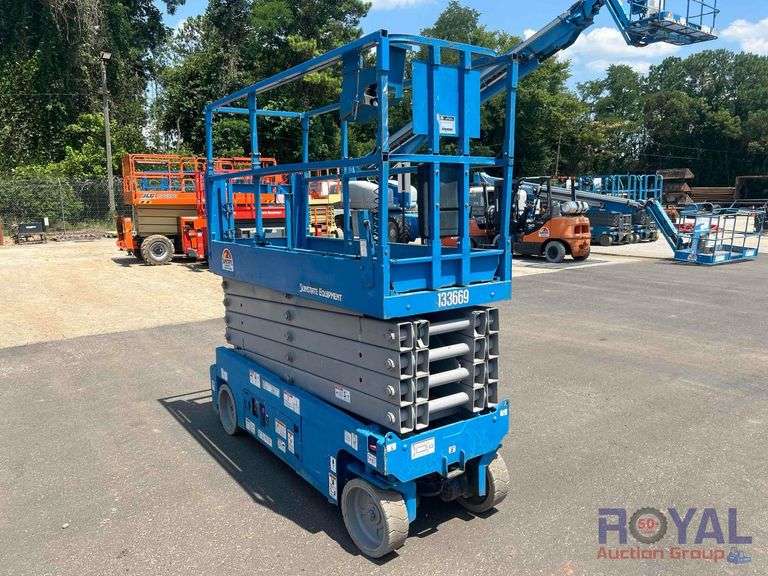 2014 Genie GS3232 32ft Electric Scissors Lift - Royal Auction Group