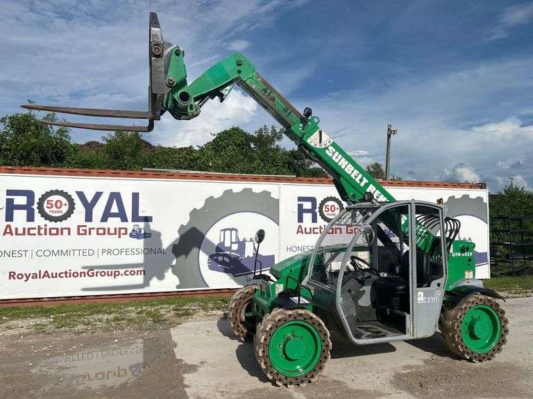 2014 Genie GTH-5519 4x4 Rough Terrain Telehandler - Royal Auction Group