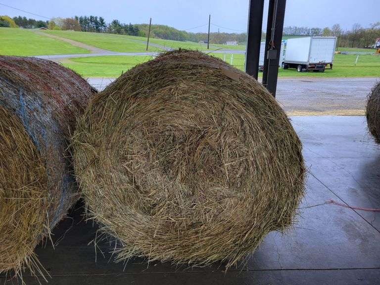 2 Round Bales 1st Grass Mix (4x4) Stored Inside - Rogers Community ...