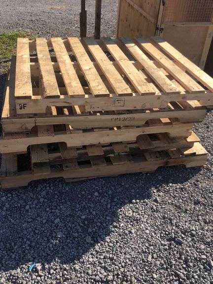 5 New Wood Pallets - Rogers Community Auction Inc.