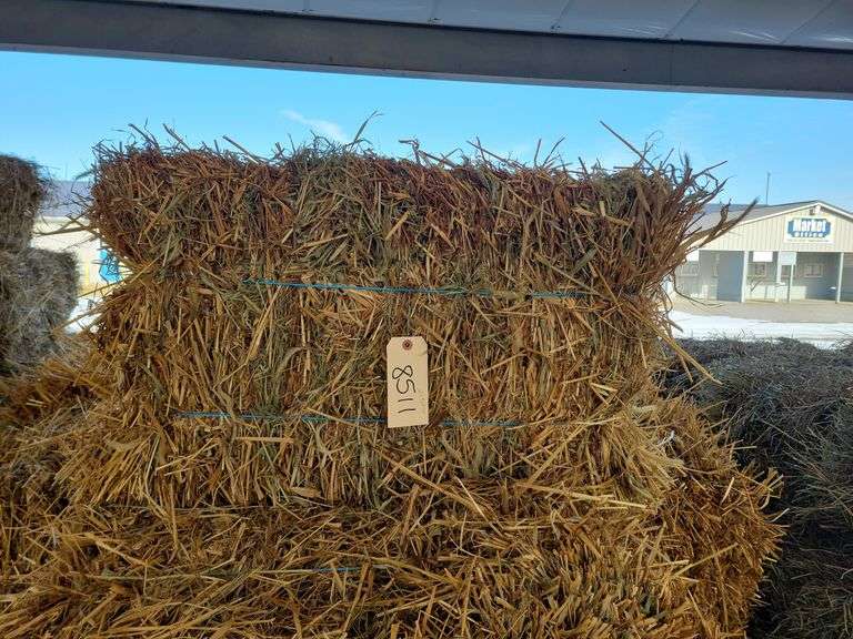 24 Oat Straw - Rogers Community Auction Inc.
