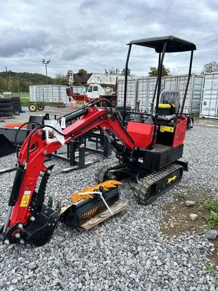 Lanty LAT-13 Mini Excavator w/ Rake, Ripper, and Clean out bucket ...