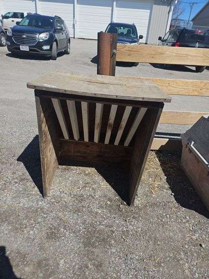 Goat/Sheep Hay Box - Rogers Community Auction Inc.