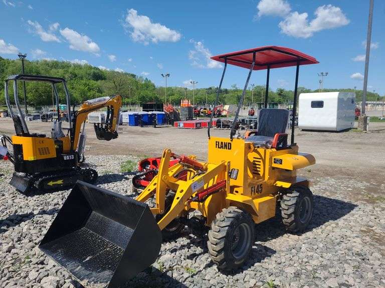 Fland FL45 Mini Articulating Payloader - Rogers Community Auction Inc.