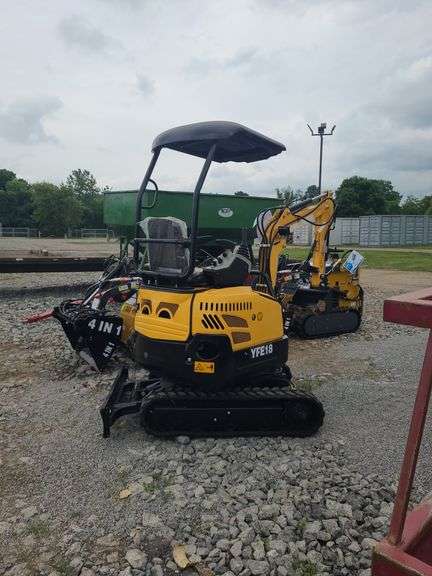 Infront YFE18 Mini Excavator - Rogers Community Auction Inc.