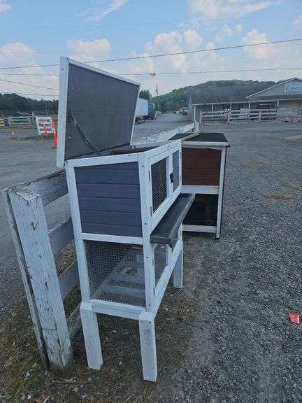 Rabbit Pen - Rogers Community Auction Inc.