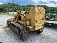 CAT 933 Track Loader - Runs - Rogers Community Auction Inc.