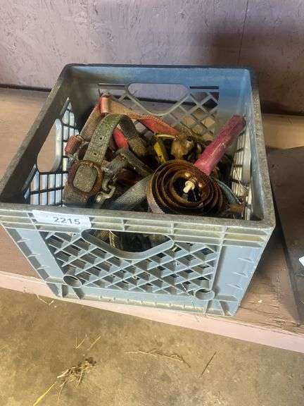 Crate of Horse Misc - Rogers Community Auction Inc.