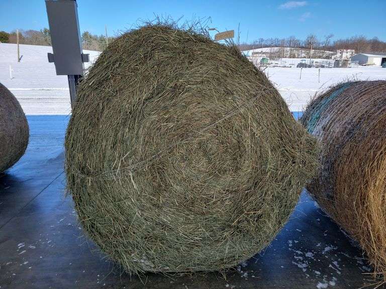 1 Round Bale 3rd Grass (4x5) Stored Inside - Rogers Community Auction Inc.