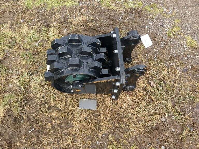 GIYI Excavator compaction wheel attachment - Rogers Community Auction Inc.